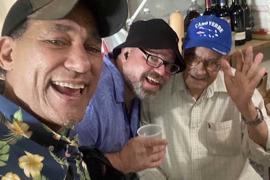 Eduardo André Camilo celebrates his 99th birthday Surrounded by friends ...